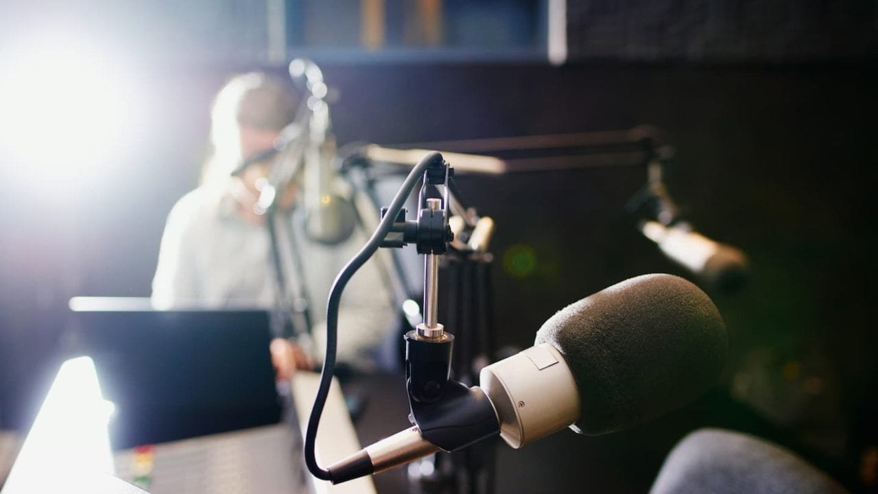 Al Galdi ainda está conversando sobre esportes de DC com os ouvintes da ...