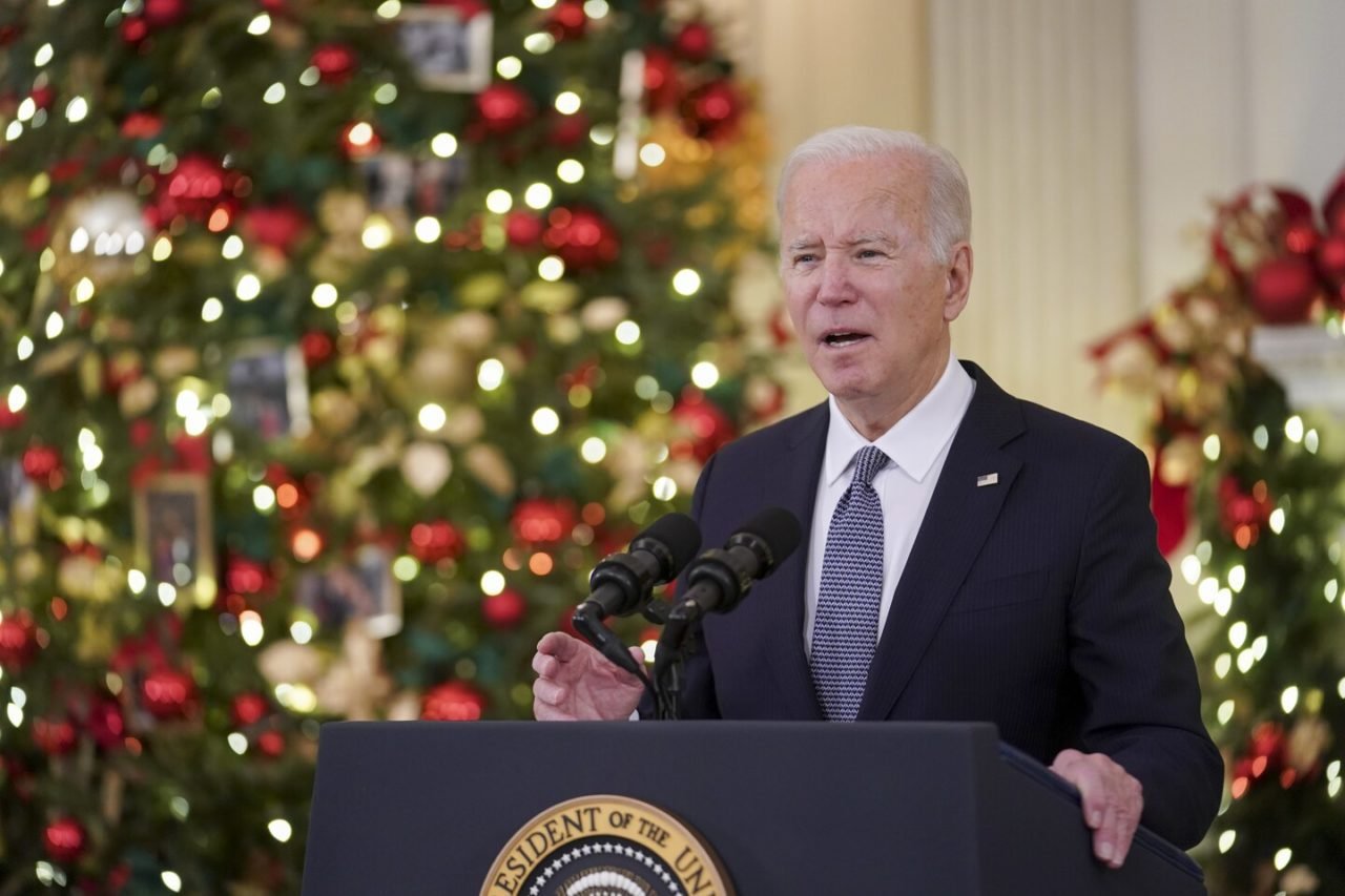 Biden com voz rouca diz que a tosse é causada pelo resfriado do neto ...
